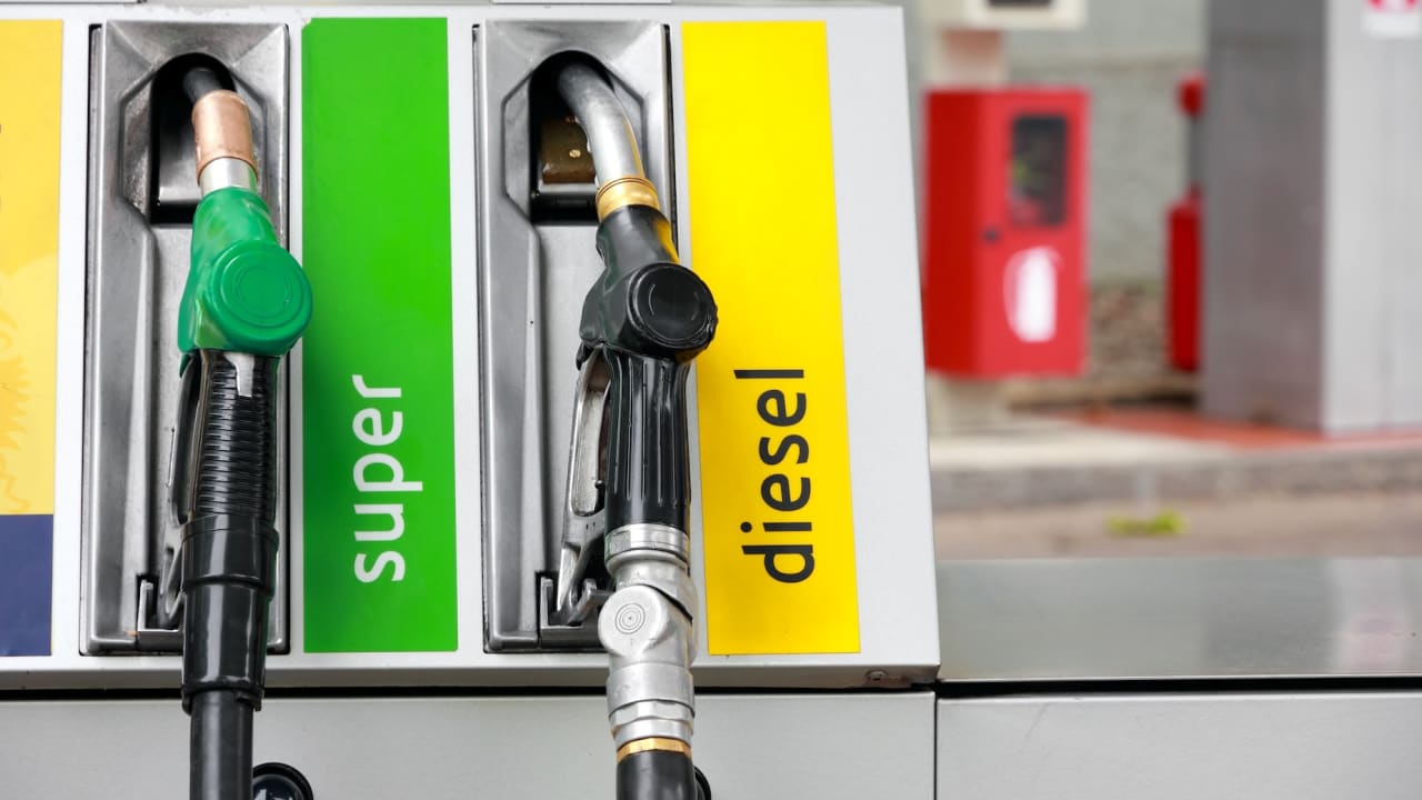Essence et diesel : un « prix maximum à la pompe de 1,70 euro » pour ...