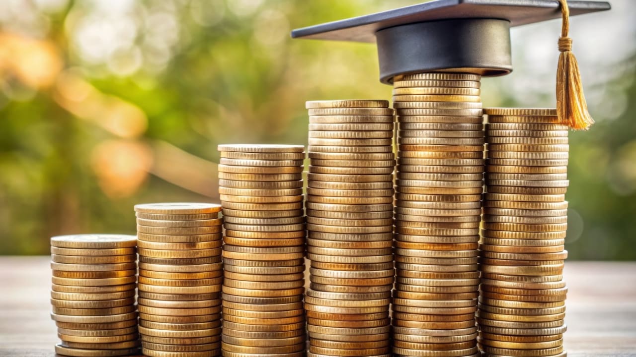 Prêt étudiant : voici les banques qui offrent des taux canons et des ...